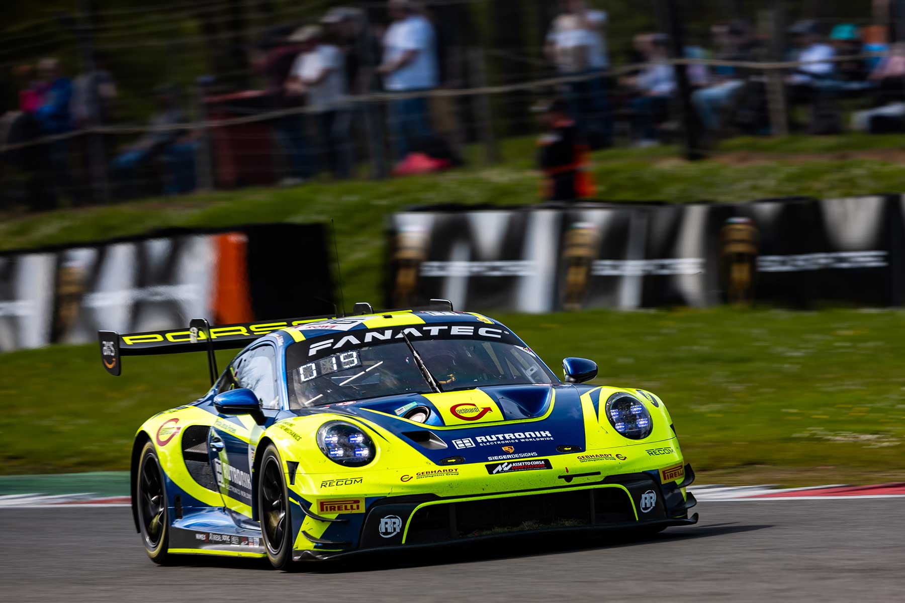 Rutronik Racing geht in Misano mit zwei Fahrzeugen an den Start ...